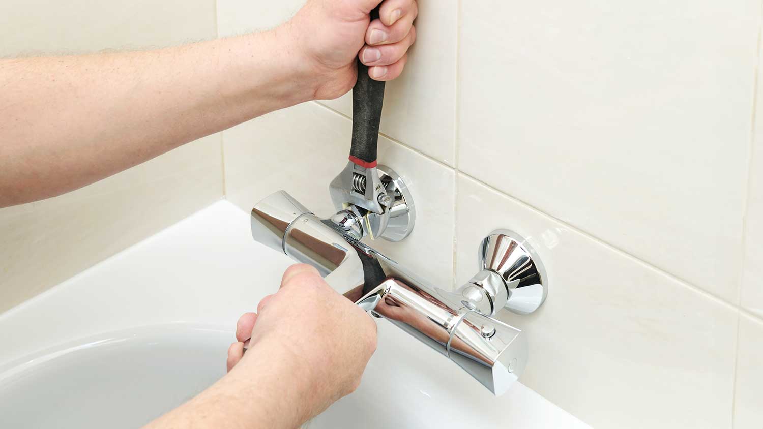 Change Bathtub Faucet to Shower: 3 Drill-Free Methods for Renters | ACE ...
